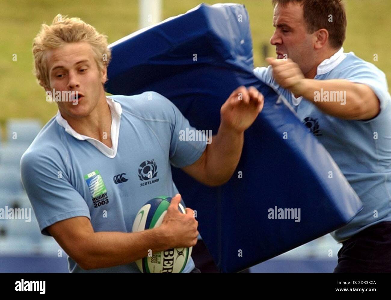 Rugby hit -Fotos und -Bildmaterial in hoher Auflösung – Alamy