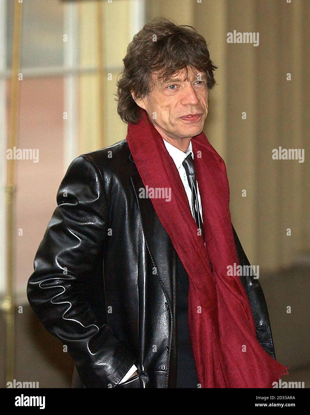 Der erfahrene Rocker Rolling Stone Mick Jagger kommt am Buckingham ...