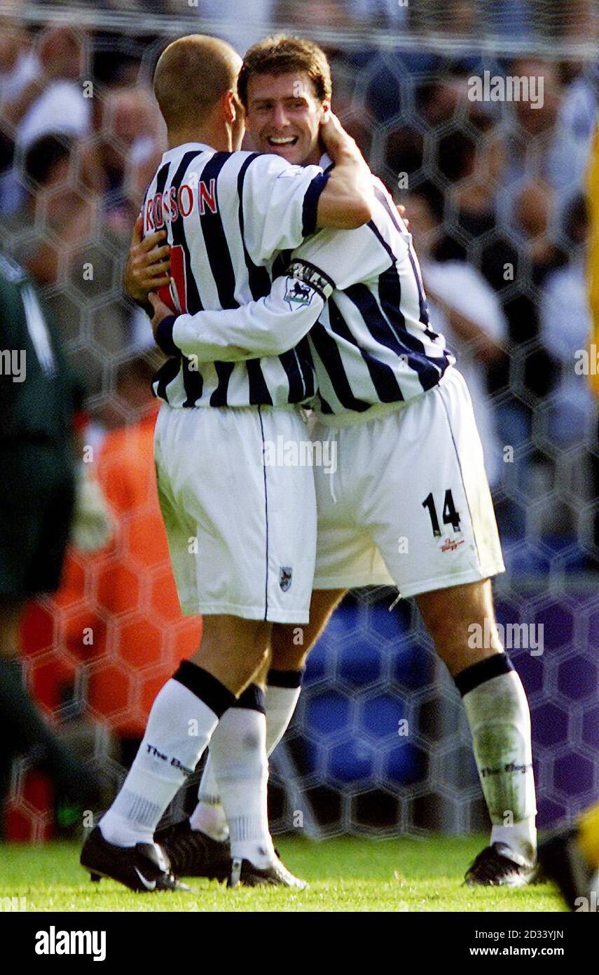 Sean Gregan von West Bromwich Albion (rechts) wird von Teamkollege ...