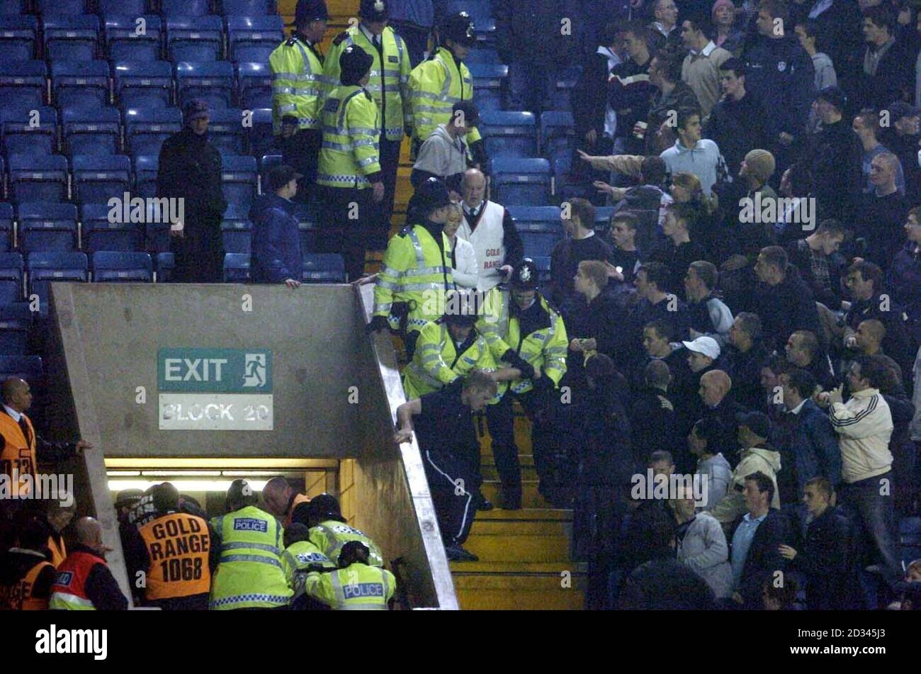 Millwall hooligans -Fotos und -Bildmaterial in hoher Auflösung – Alamy