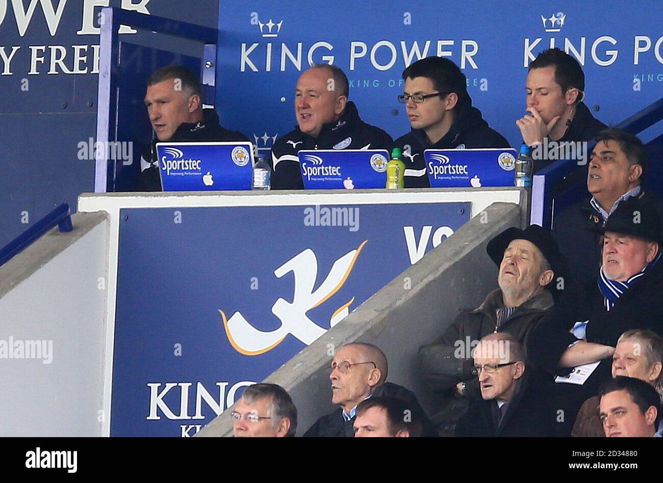 Leicester City Manager Nigel Pearson beobachtet das Spiel vom Stand ...