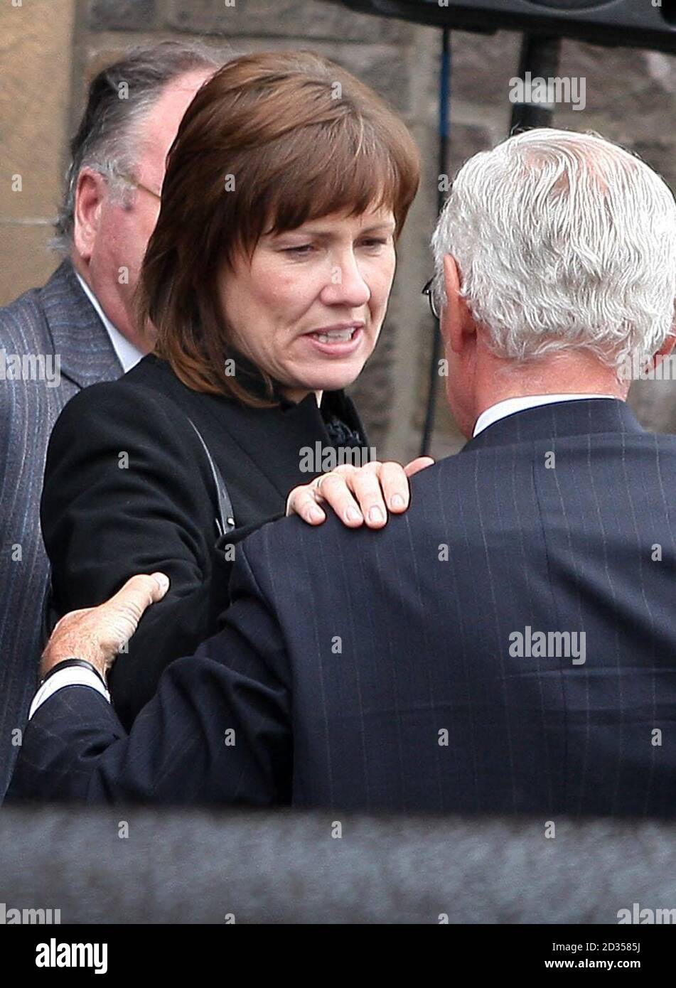 Alison McRae verlässt die Beerdigung Ben Porcelli, der bei einem ...