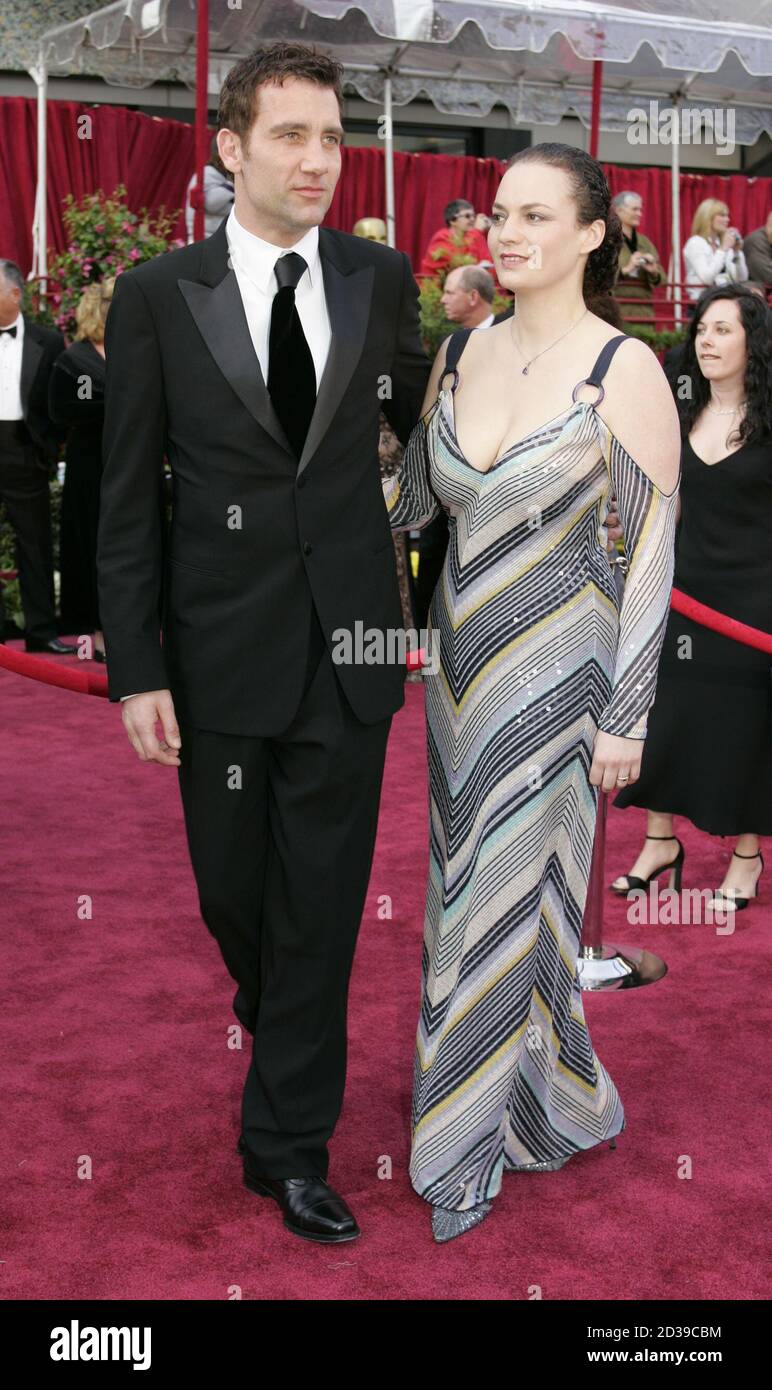 Clive owen und seine frau sarah jane fenton -Fotos und -Bildmaterial in ...