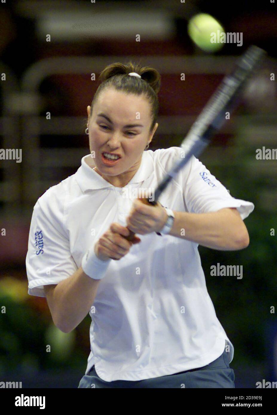 Marina Hingis aus der Schweiz kehrt mit Julie Halard-Decugis aus ...