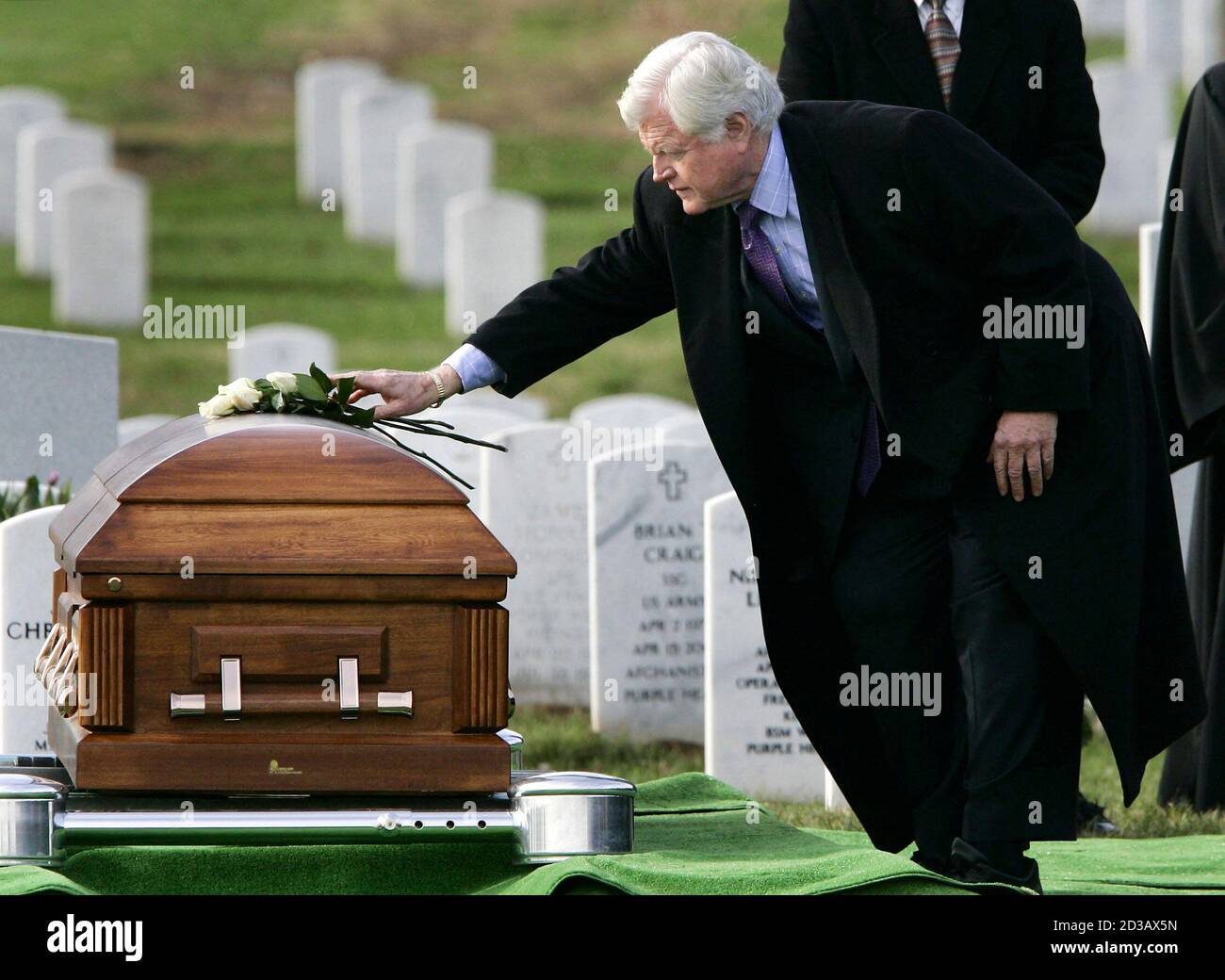 Ted kennedy beerdigung -Fotos und -Bildmaterial in hoher Auflösung – Alamy