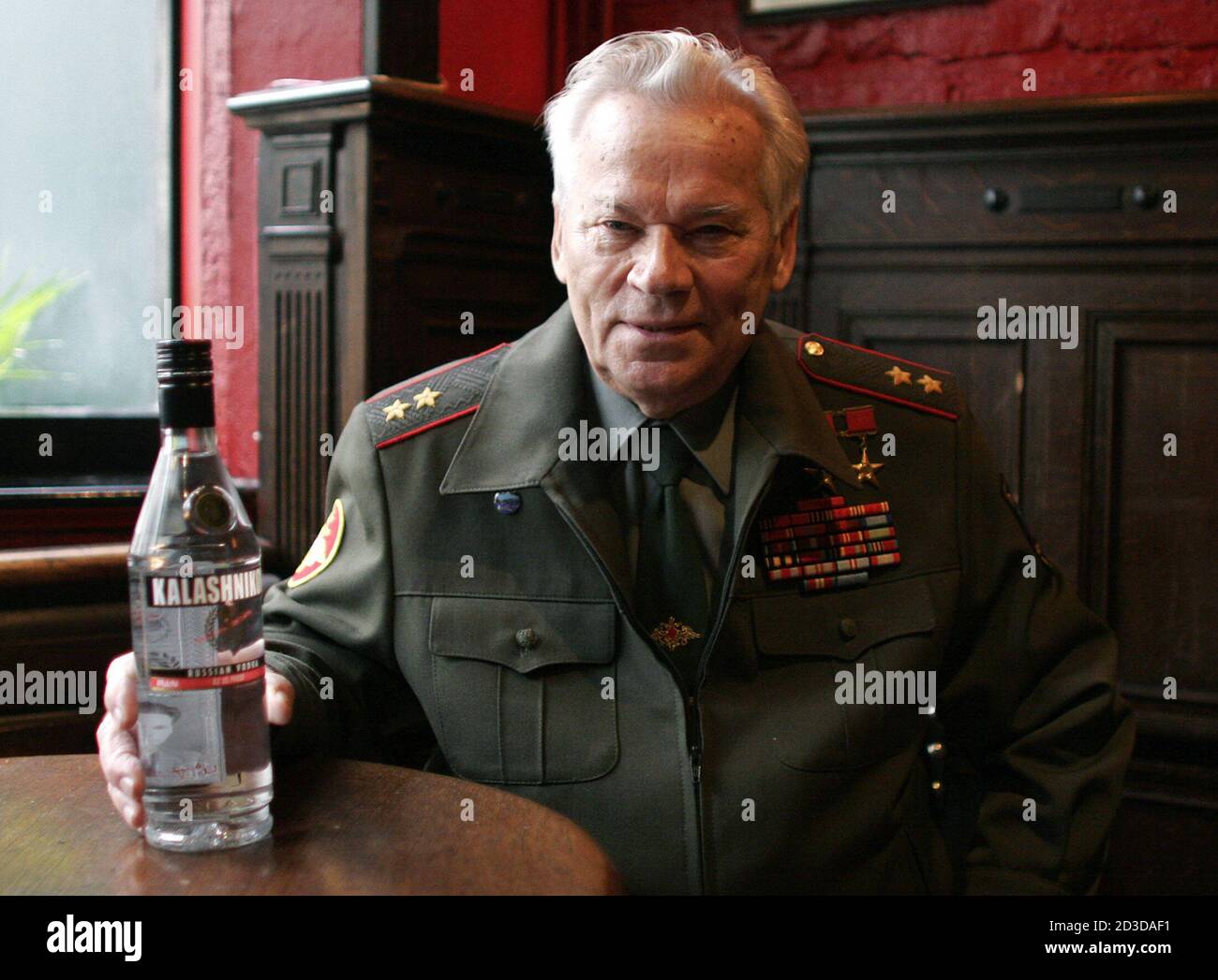 Michail timofejewitsch kalaschnikow -Fotos und -Bildmaterial in hoher ...