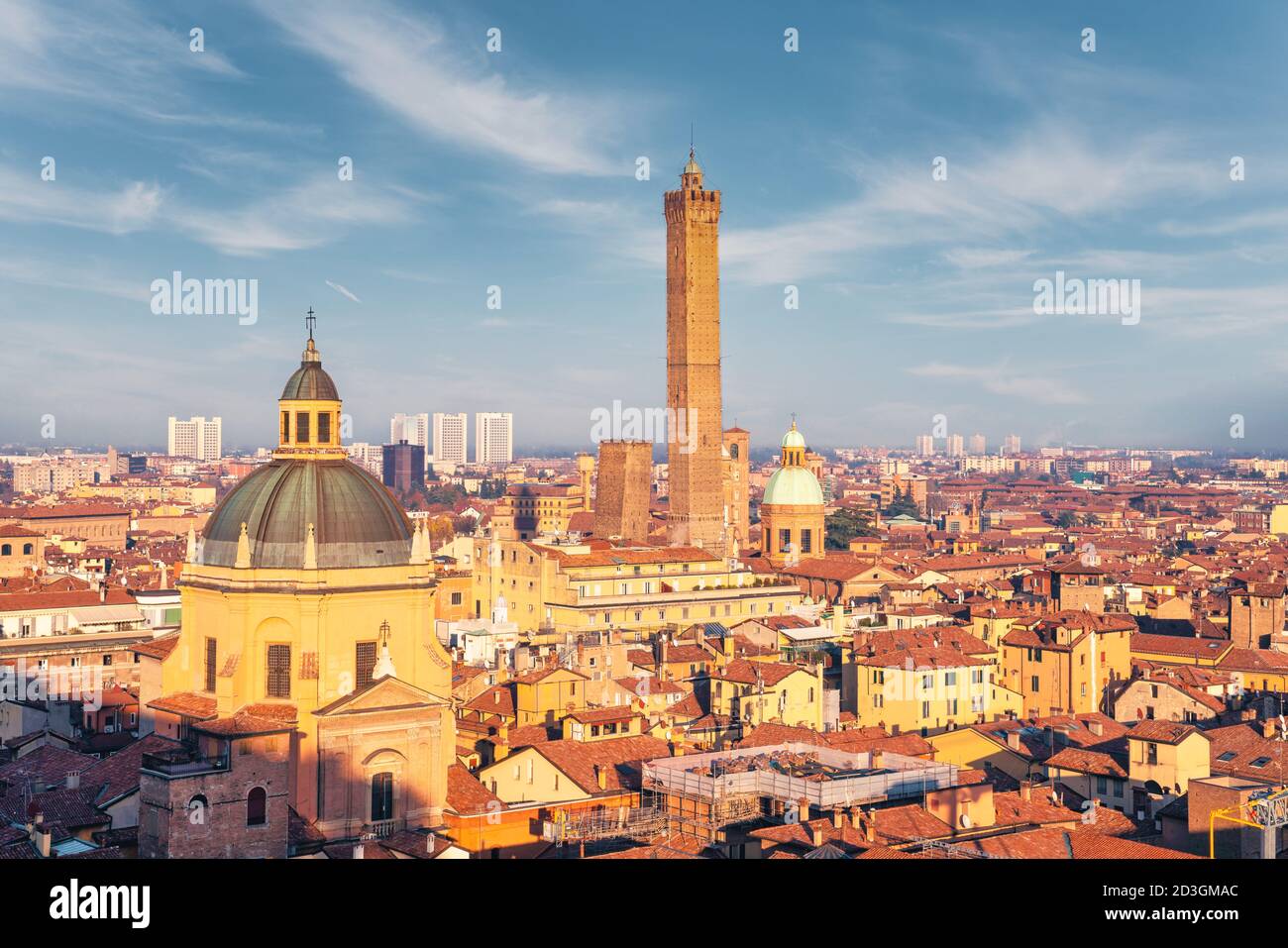 Stadtbild bologna -Fotos und -Bildmaterial in hoher Auflösung – Alamy