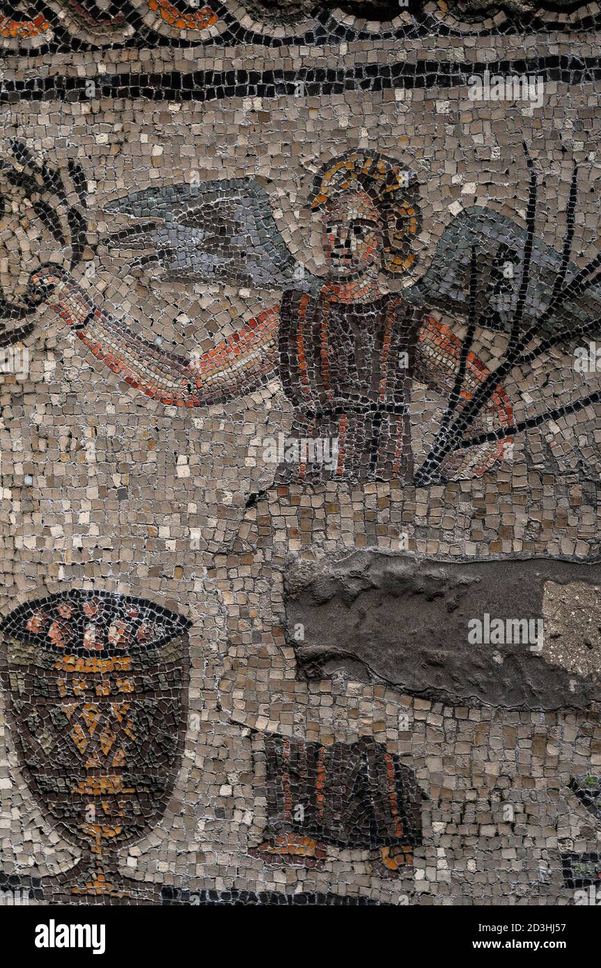 Diese christliche Mosaikversion von Victoria, der römischen ...