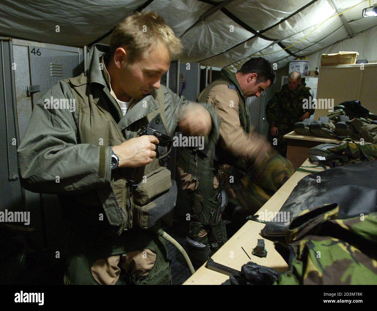 Zweiter luftangriff zerschmetterte ziele -Fotos und -Bildmaterial in ...