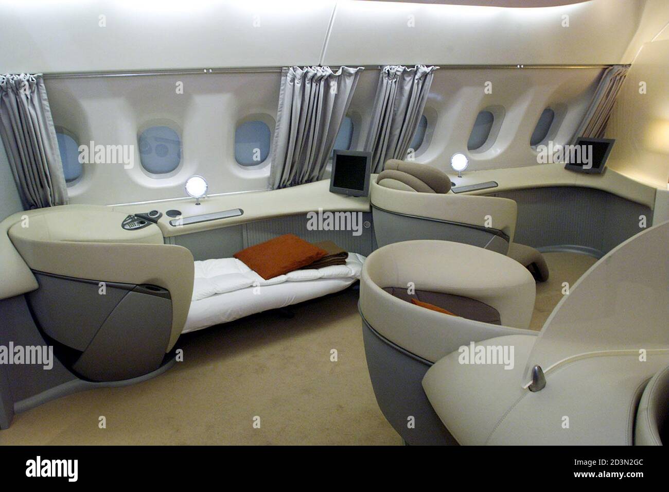 Airbus a380 superjumbo starten -Fotos und -Bildmaterial in hoher ...