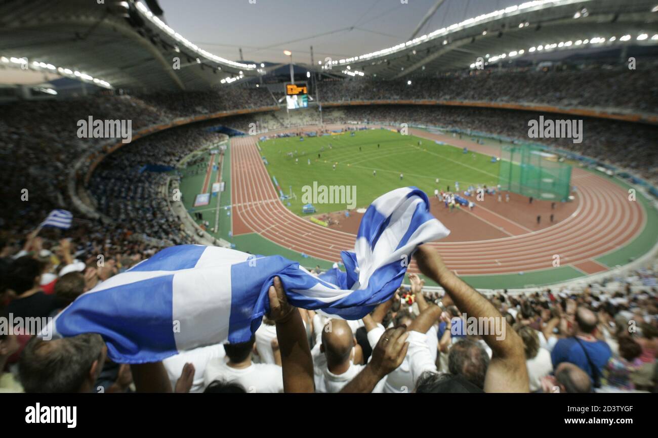 Griechische fans 2004 -Fotos und -Bildmaterial in hoher Auflösung – Alamy