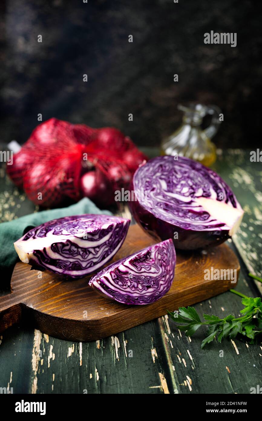 Violetter kohl -Fotos und -Bildmaterial in hoher Auflösung – Alamy
