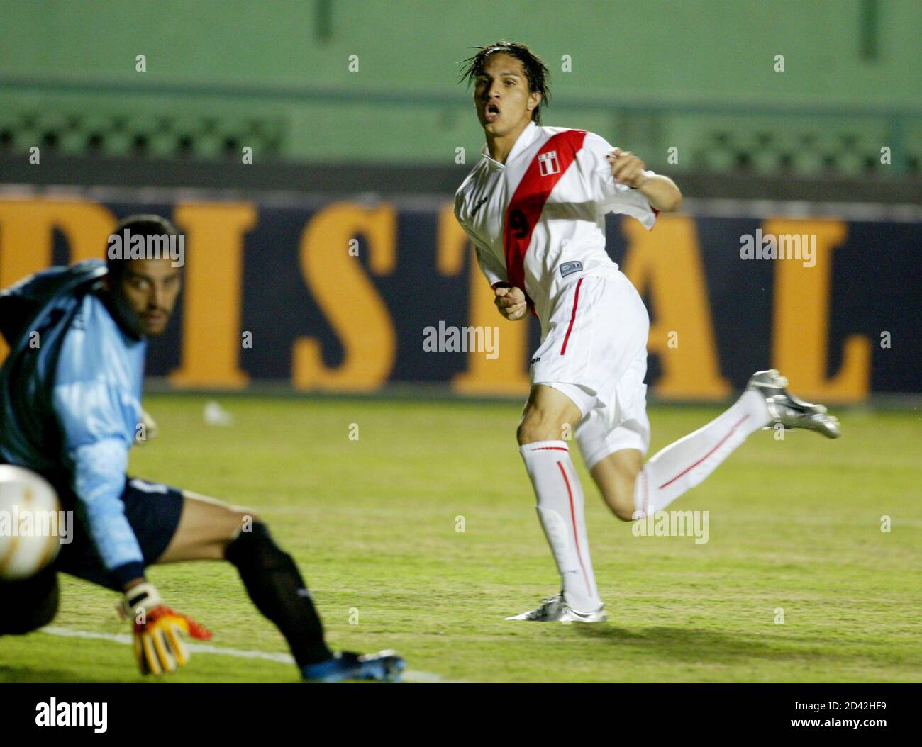Estadio nacional del peru ecuador -Fotos und -Bildmaterial in hoher ...