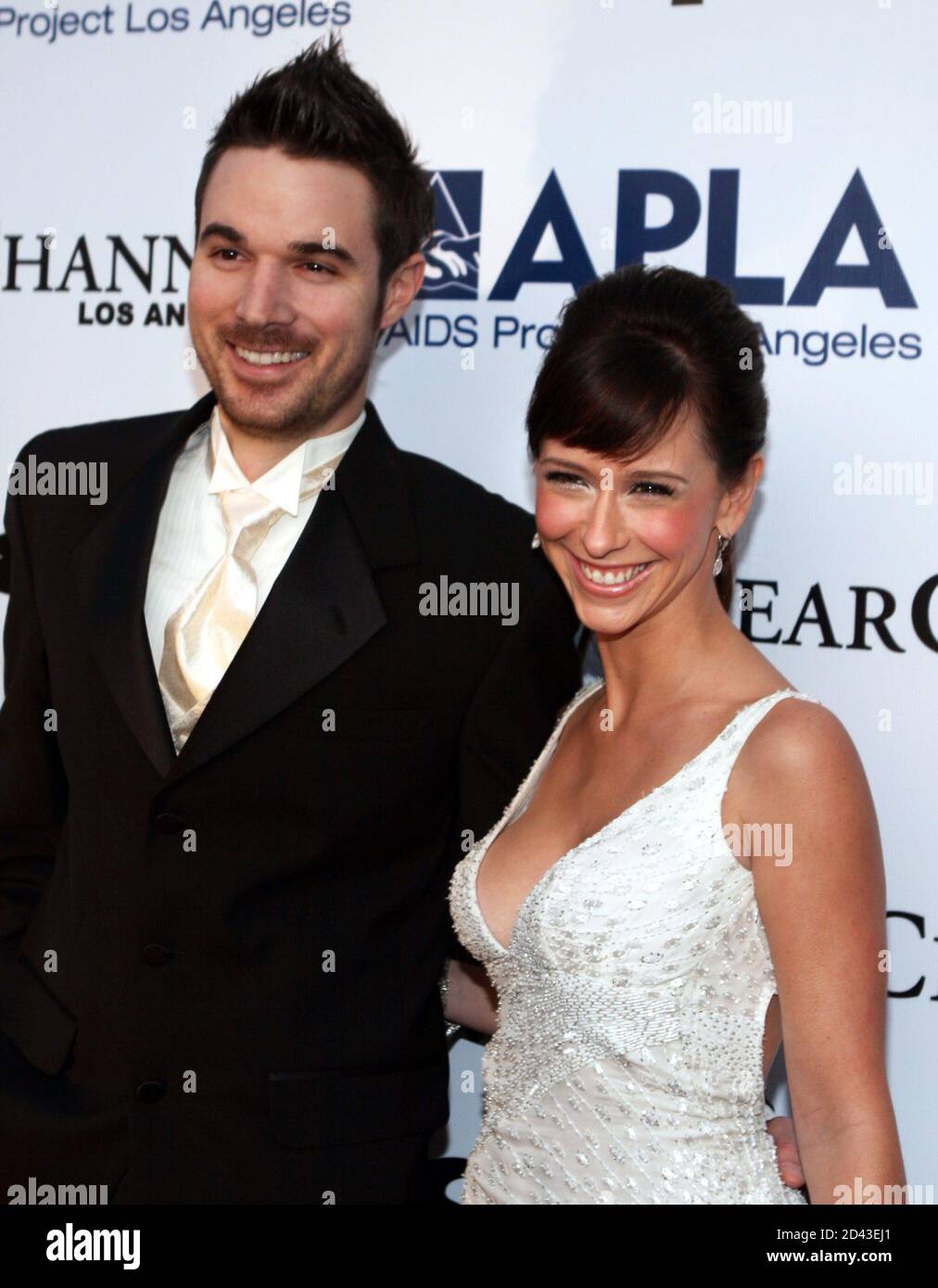 Die Schauspielerin Jennifer Love Hewitt und Scott Austin posieren beim ...
