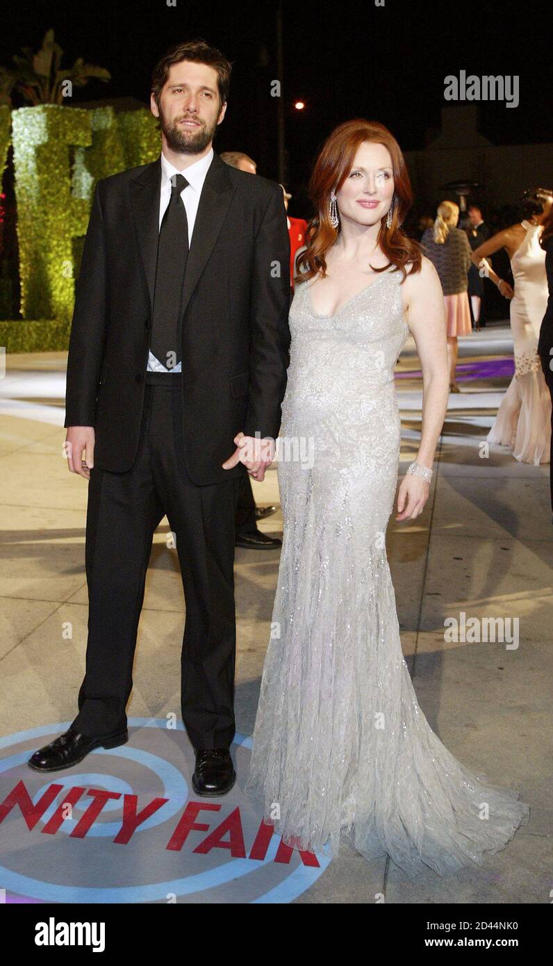 Schauspielerin Julianne Moore und ihr Ehemann, Regisseur Bart Freundlich, kommen bei der Vanity ...