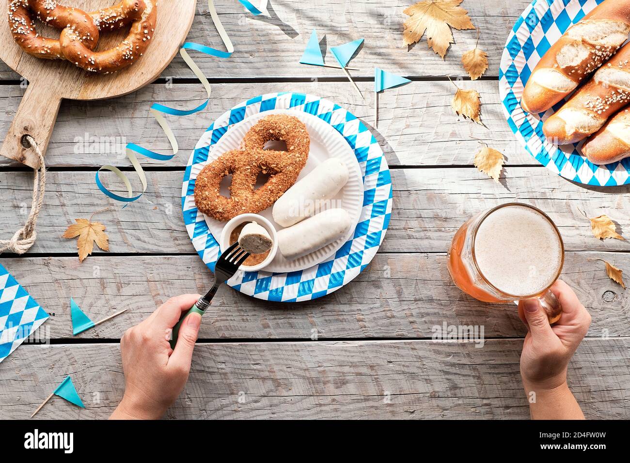 Bier weißwurst brezen -Fotos und -Bildmaterial in hoher Auflösung – Alamy