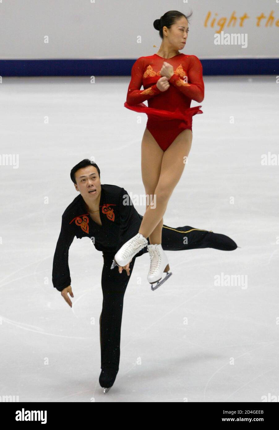 Figure skaters xue shen zhao -Fotos und -Bildmaterial in hoher ...