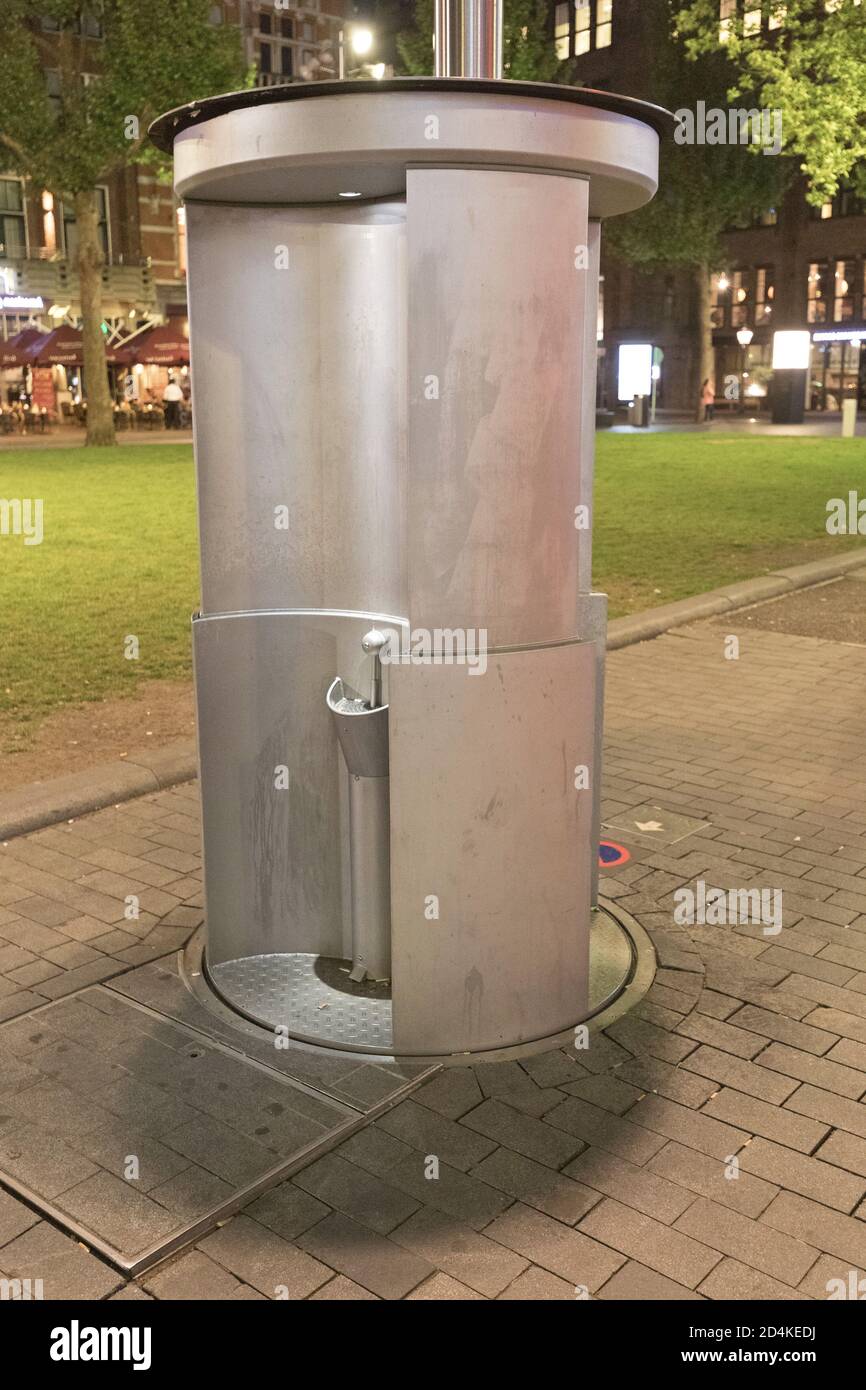 Street urinal toilet amsterdam -Fotos und -Bildmaterial in hoher ...