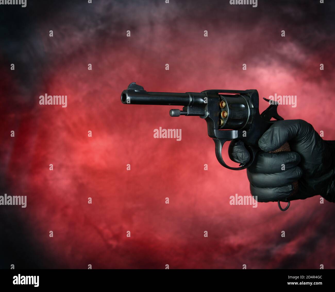 Hand mit waffe -Fotos und -Bildmaterial in hoher Auflösung – Alamy