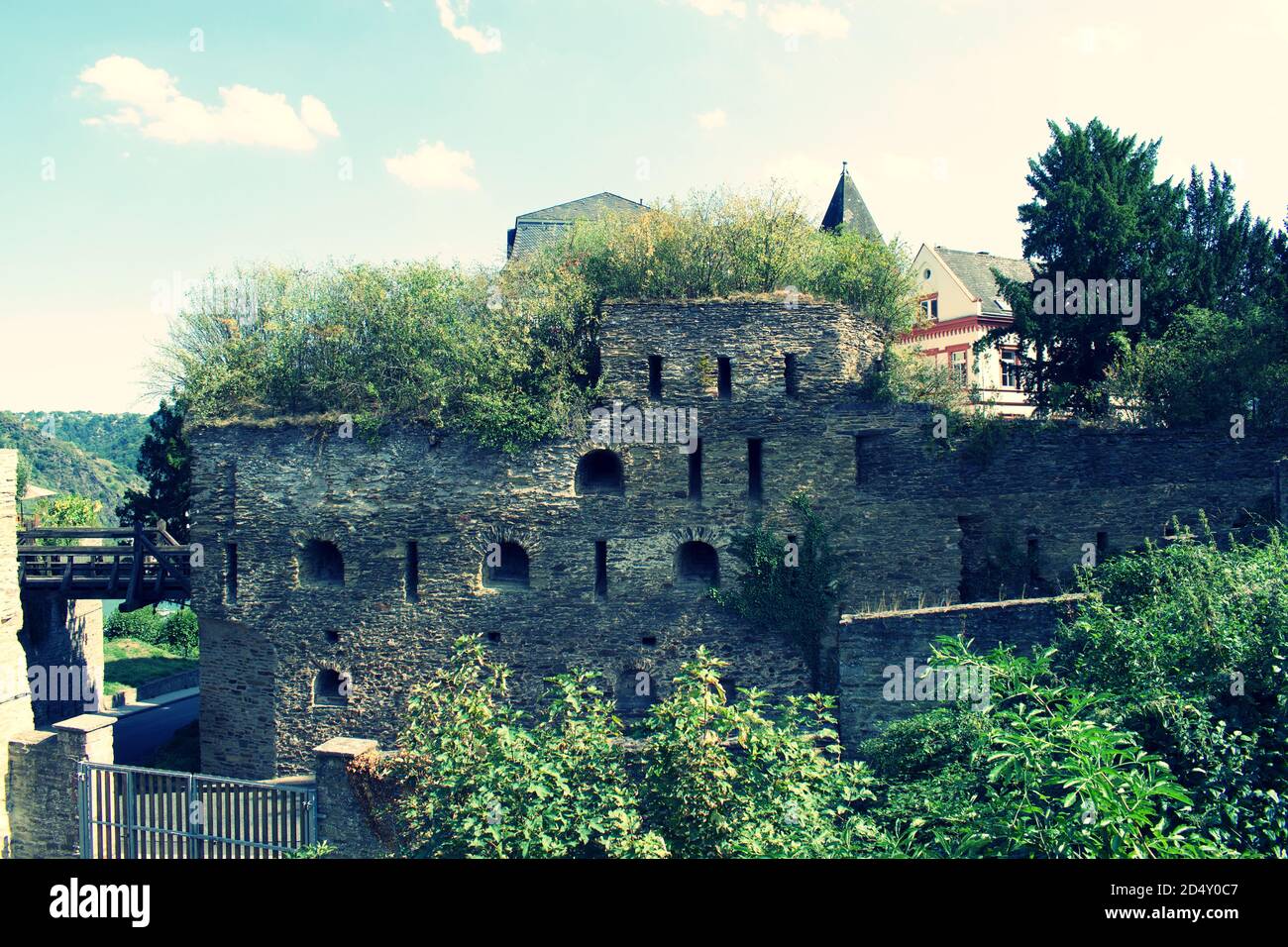 Schloss reichenstein im rheintal -Fotos und -Bildmaterial in hoher ...