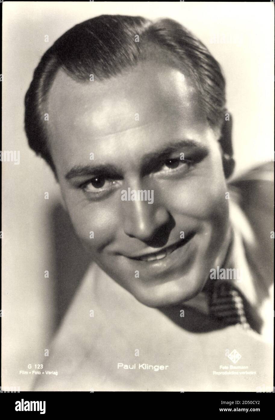 Schauspieler Paul Klinger mit Anzug weltweit im Einsatz Stockfotografie - Alamy