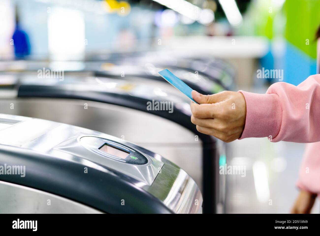 Preiskarte scannen -Fotos und -Bildmaterial in hoher Auflösung – Alamy