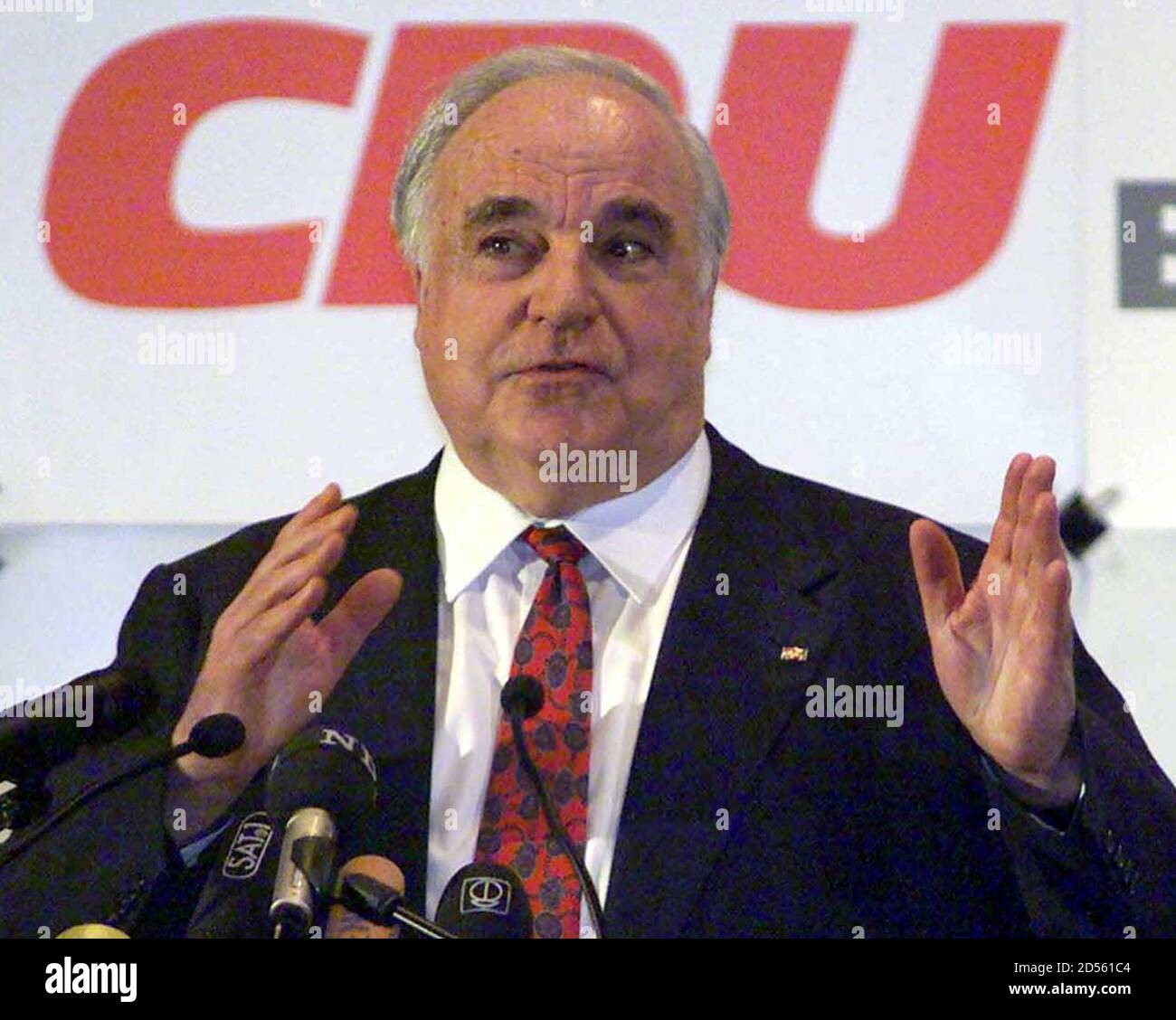 German chancellor helmut kohl gestures -Fotos und -Bildmaterial in ...