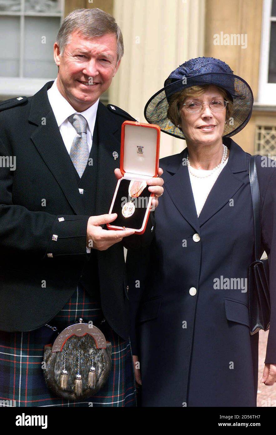 Sir alex ferguson and his wife cathy ferguson -Fotos und -Bildmaterial ...