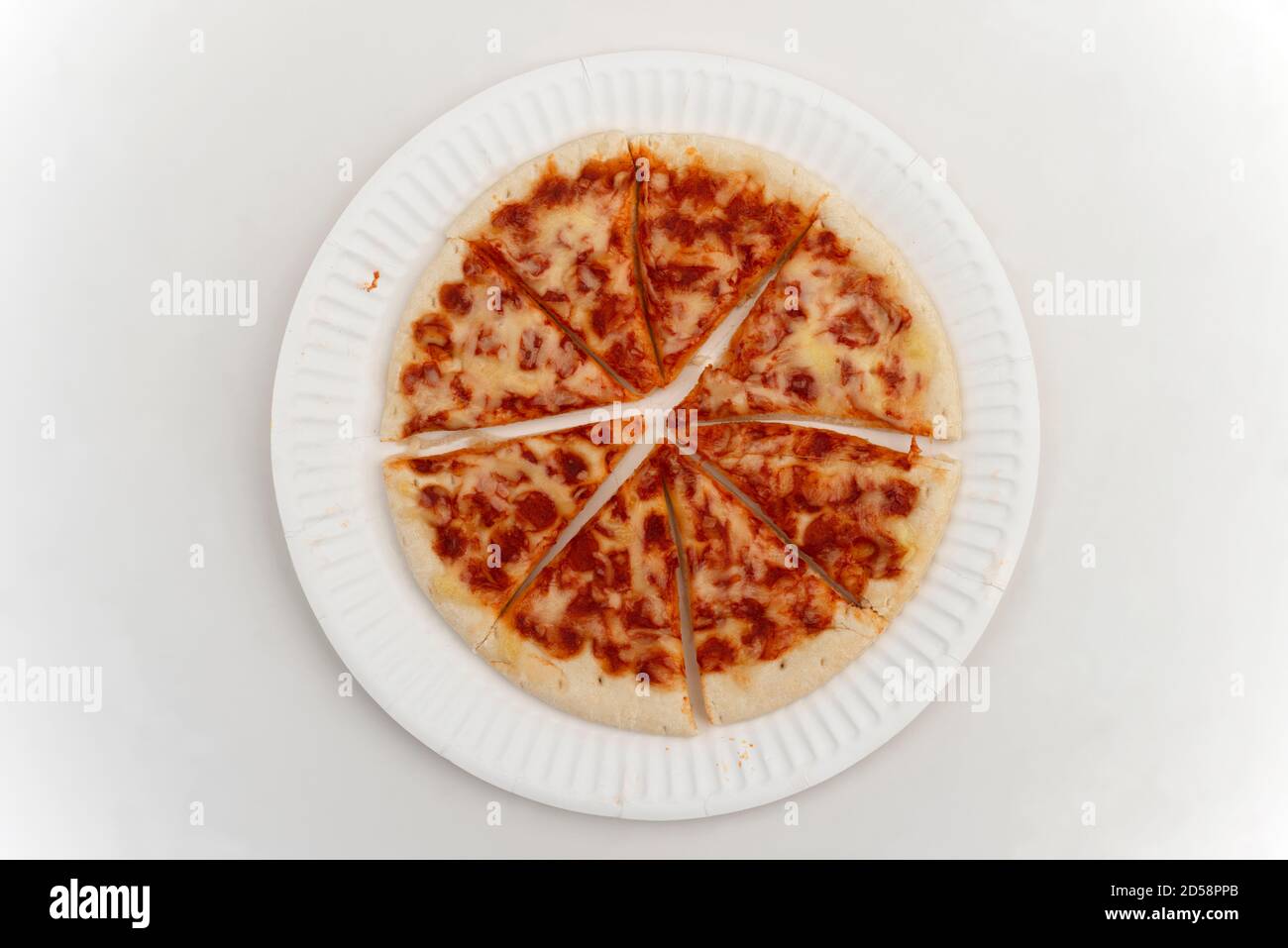 Pizza schneiden -Fotos und -Bildmaterial in hoher Auflösung – Alamy
