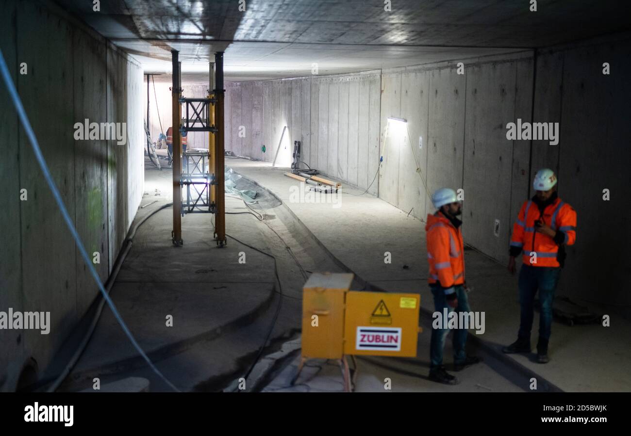 Stuttgart, Deutschland. Oktober 2020. Bauarbeiter arbeiten in der neuen ...