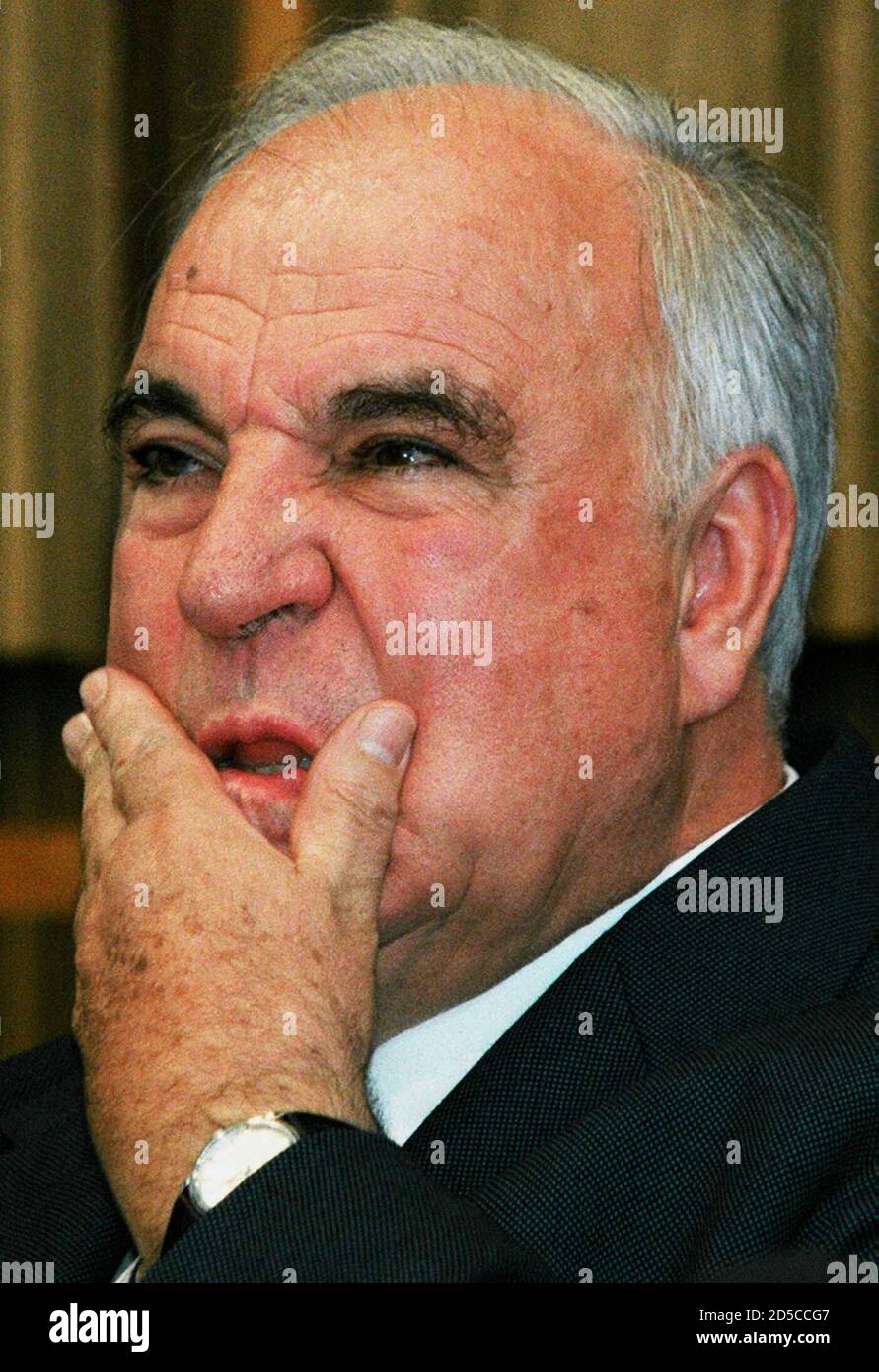 German chancellor helmut kohl gestures -Fotos und -Bildmaterial in ...