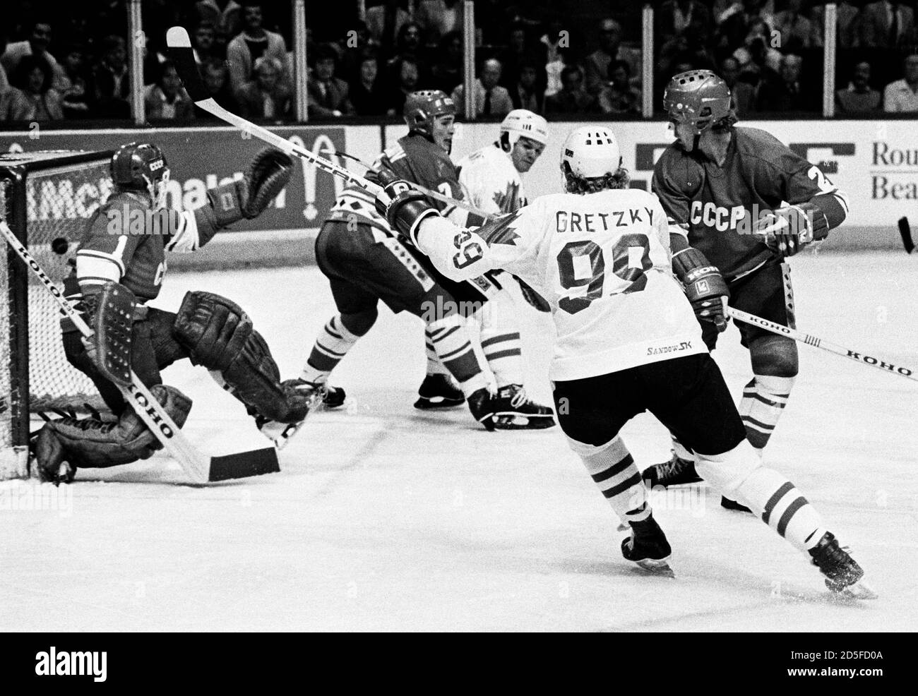 Montreal qb Schwarzweiß-Stockfotos und -bilder - Alamy