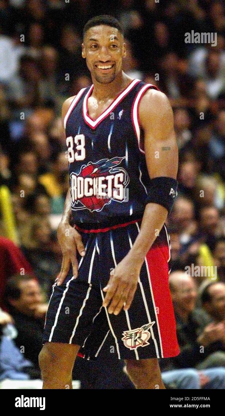 Scottie Pippen von Houston Rockets lacht vor sich selbst, als die Menge ...