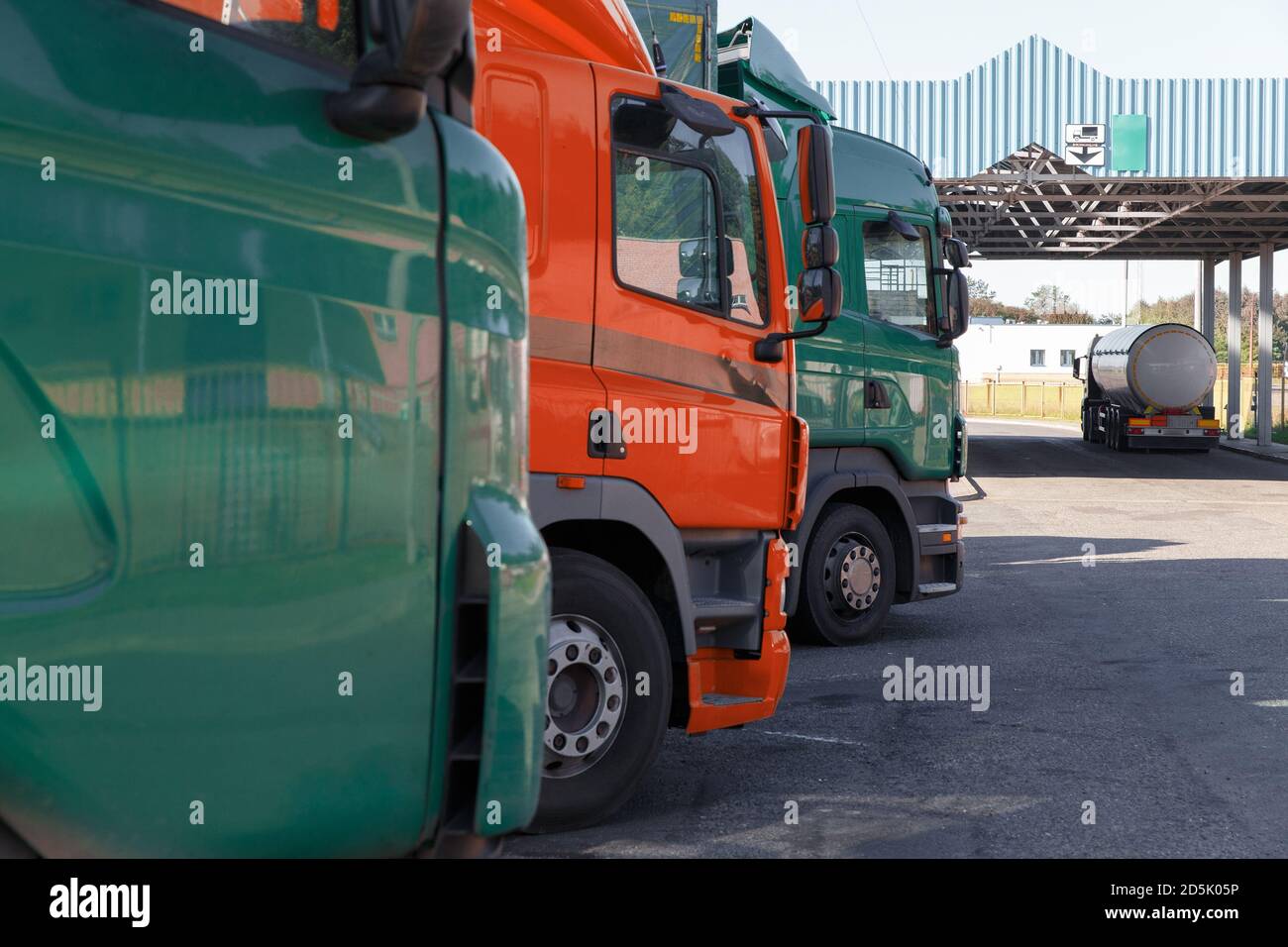 Lkw stau an der grenze -Fotos und -Bildmaterial in hoher Auflösung – Alamy