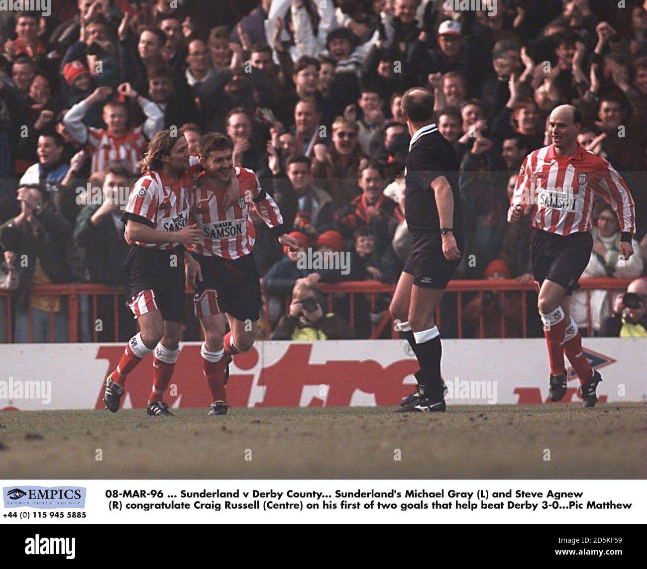 09-MÄRZ-96 ... Sunderland / Derby County. Sunderlands Michael Gray (L ...