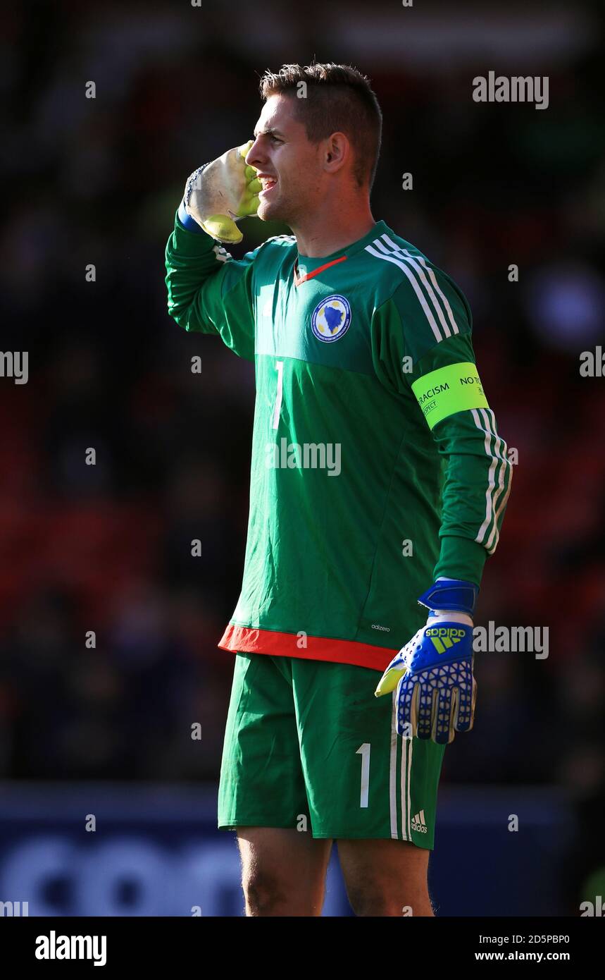 Bosnia and herzegovina goalkeeper -Fotos und -Bildmaterial in hoher ...