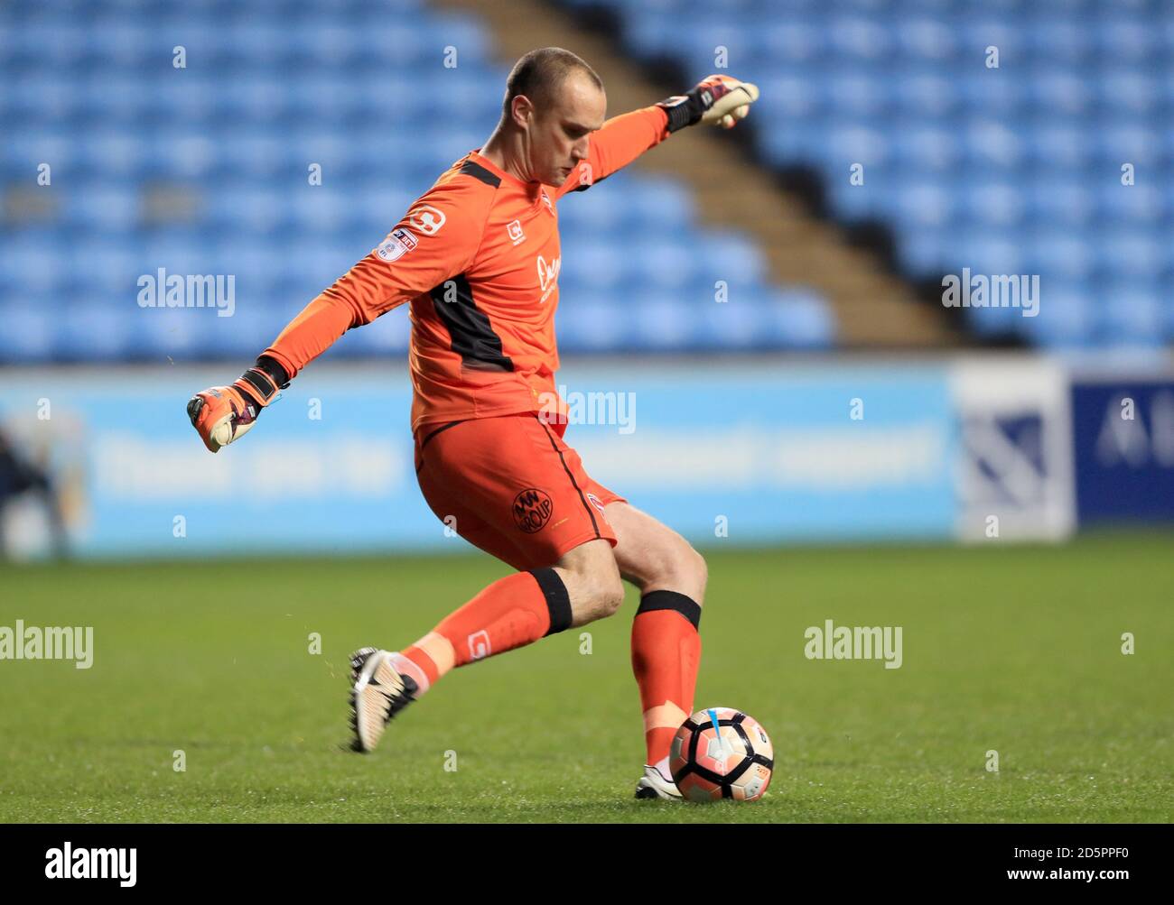 Goalkeeper barry roche -Fotos und -Bildmaterial in hoher Auflösung – Alamy
