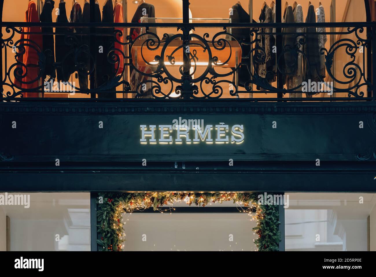 Hermes fenster design -Fotos und -Bildmaterial in hoher Auflösung – Alamy