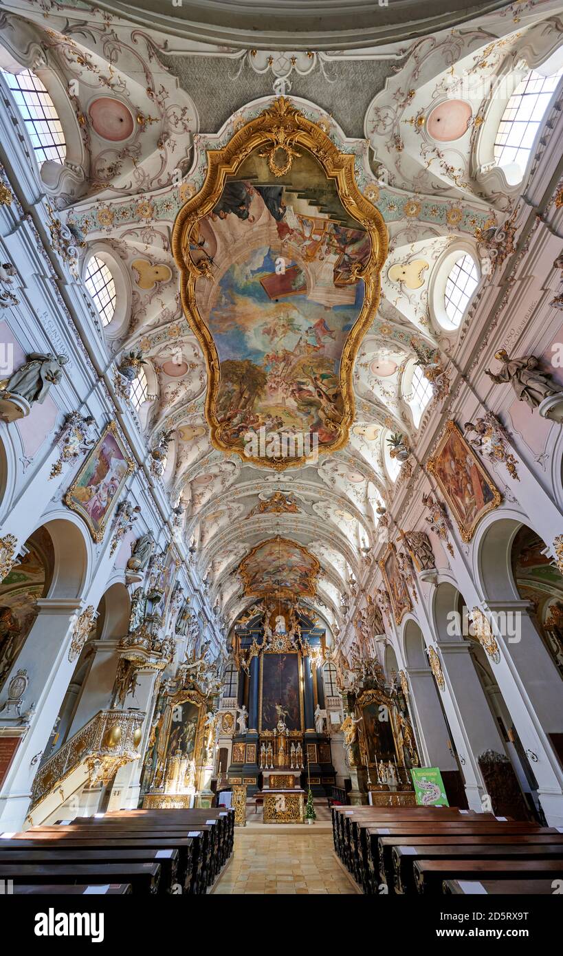 Innenaufnahme der ehemaligen Benediktiner-Kirche St. Emmeram (mit St ...