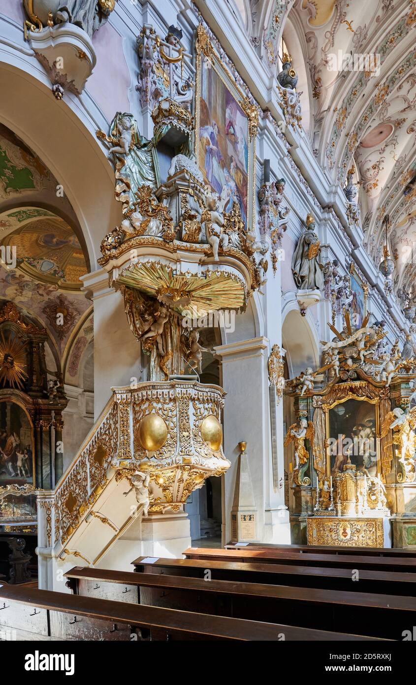 Innenaufnahme der ehemaligen Benediktiner-Kirche St. Emmeram (mit St ...