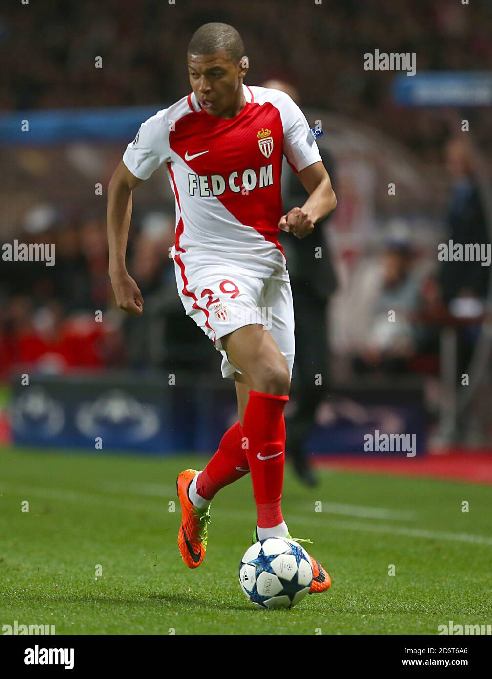 Kylian mbappe monaco -Fotos und -Bildmaterial in hoher Auflösung ...