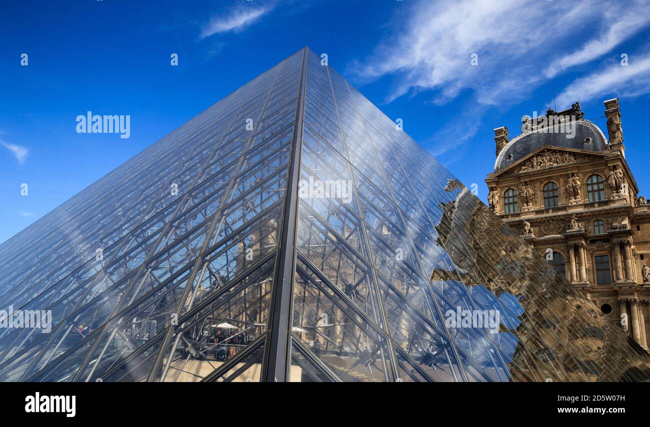 Gesamtansicht des louvre museums -Fotos und -Bildmaterial in hoher ...