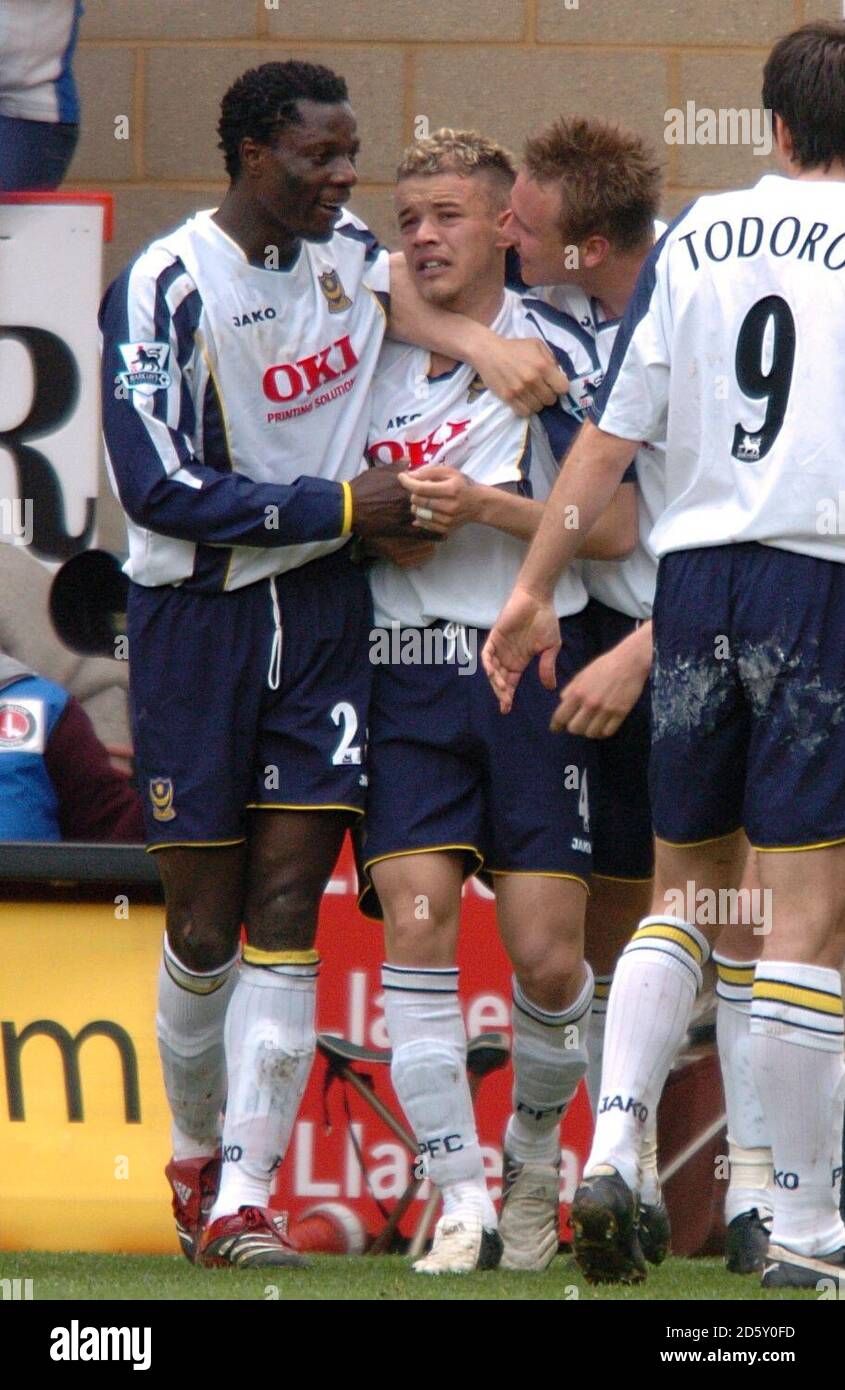 Portsmouths andres dalessandro feiert tor -Fotos und -Bildmaterial in hoher Auflösung – Alamy