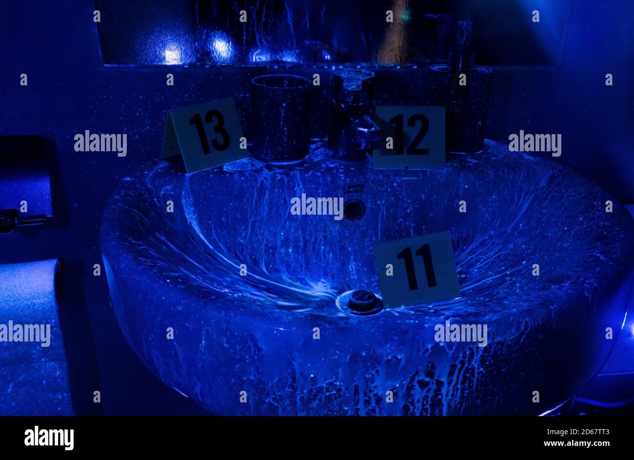 Luminol crime -Fotos und -Bildmaterial in hoher Auflösung – Alamy