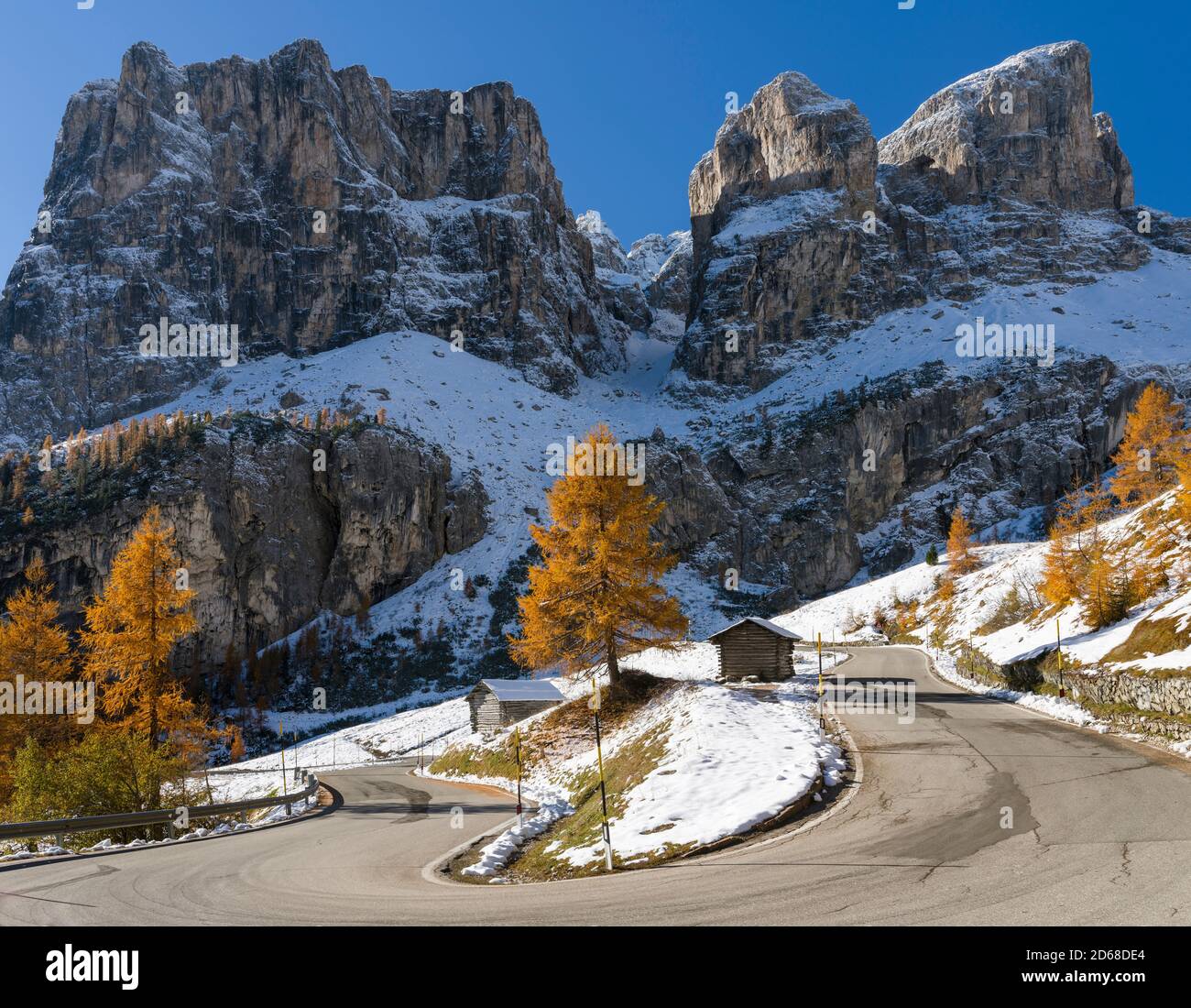 Bergstraße hinauf zum Grödner Joch - Grödner Joch aus dem Gadertal ...