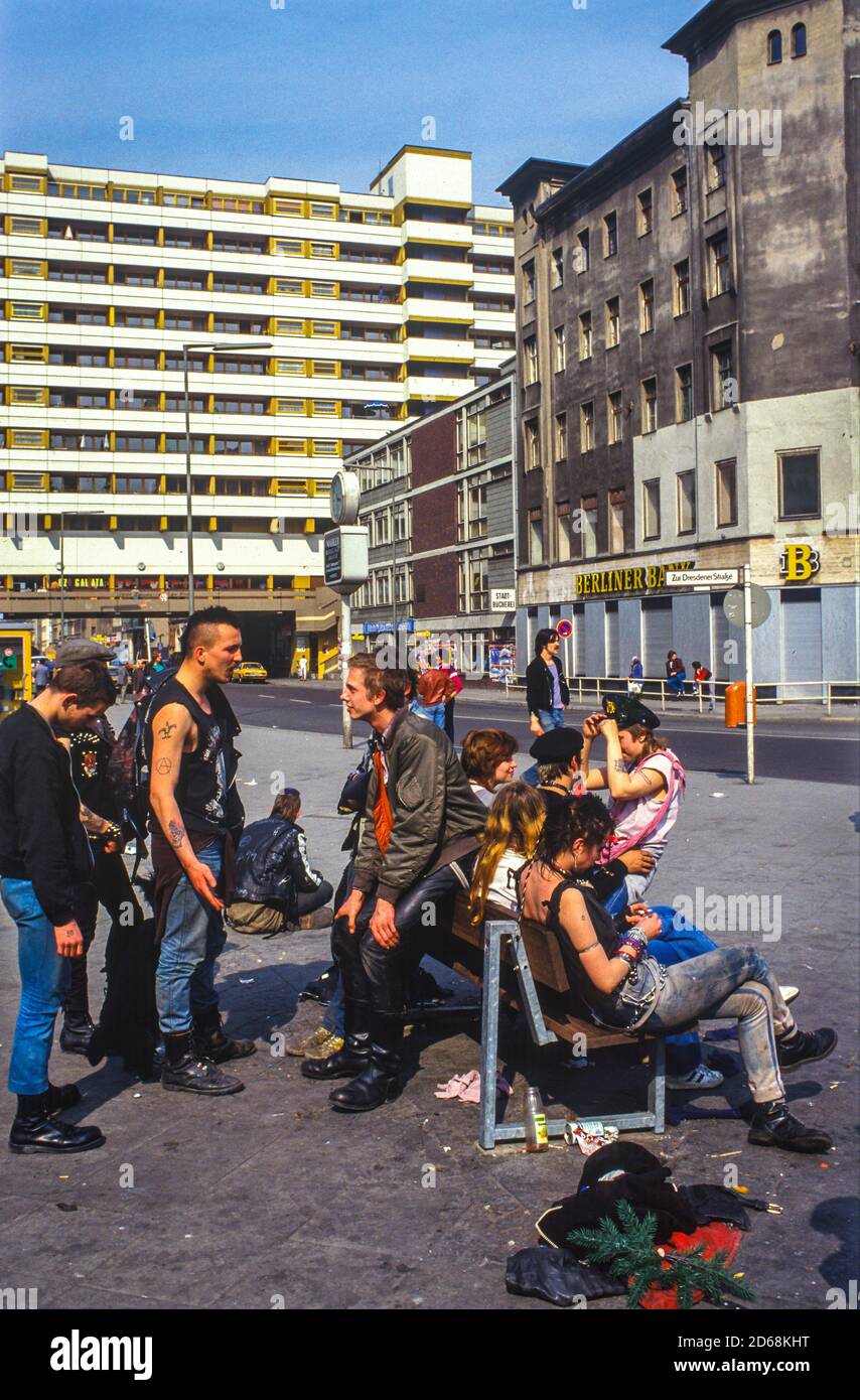 Berlin punks -Fotos und -Bildmaterial in hoher Auflösung – Alamy