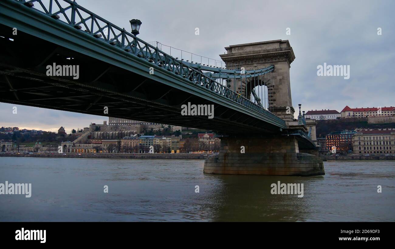 Budapest, Ungarn - 12/29/2018: Blick auf die historische Széchenyi ...