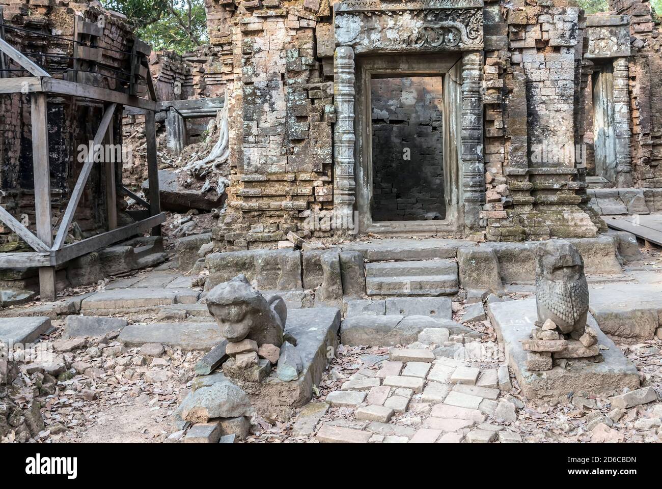 Laterite bricks construction brick wall -Fotos und -Bildmaterial in ...