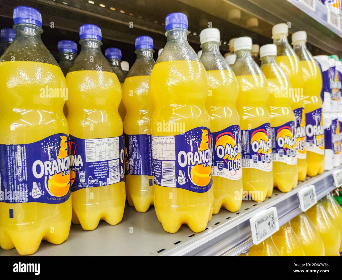 Orangina logo -Fotos und -Bildmaterial in hoher Auflösung – Alamy