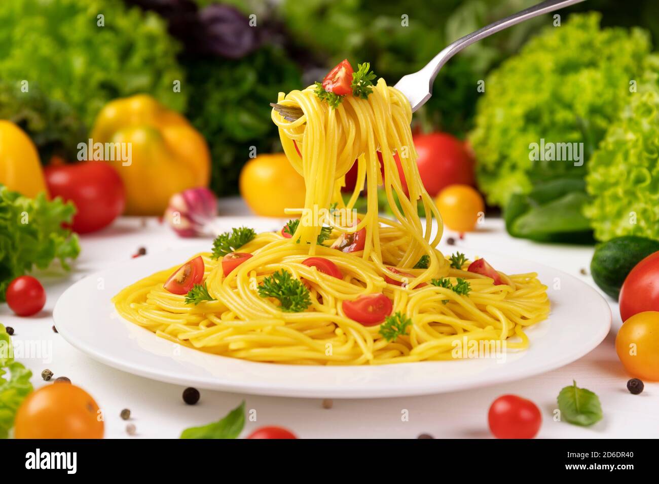 Spaghetti stapel -Fotos und -Bildmaterial in hoher Auflösung – Alamy